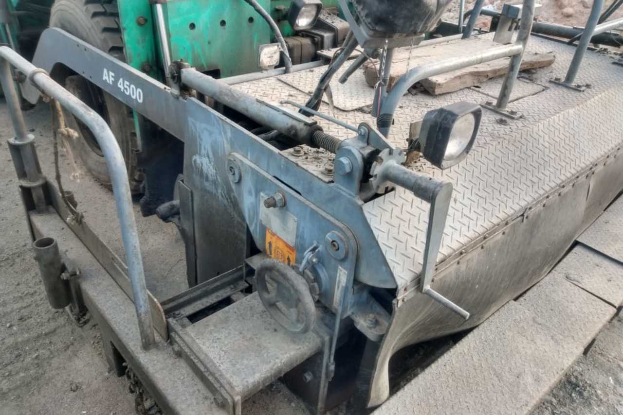 Vibroacabadora Ciber AF 4500 14/14 - Alípio Máquinas | Trucadao.com.br