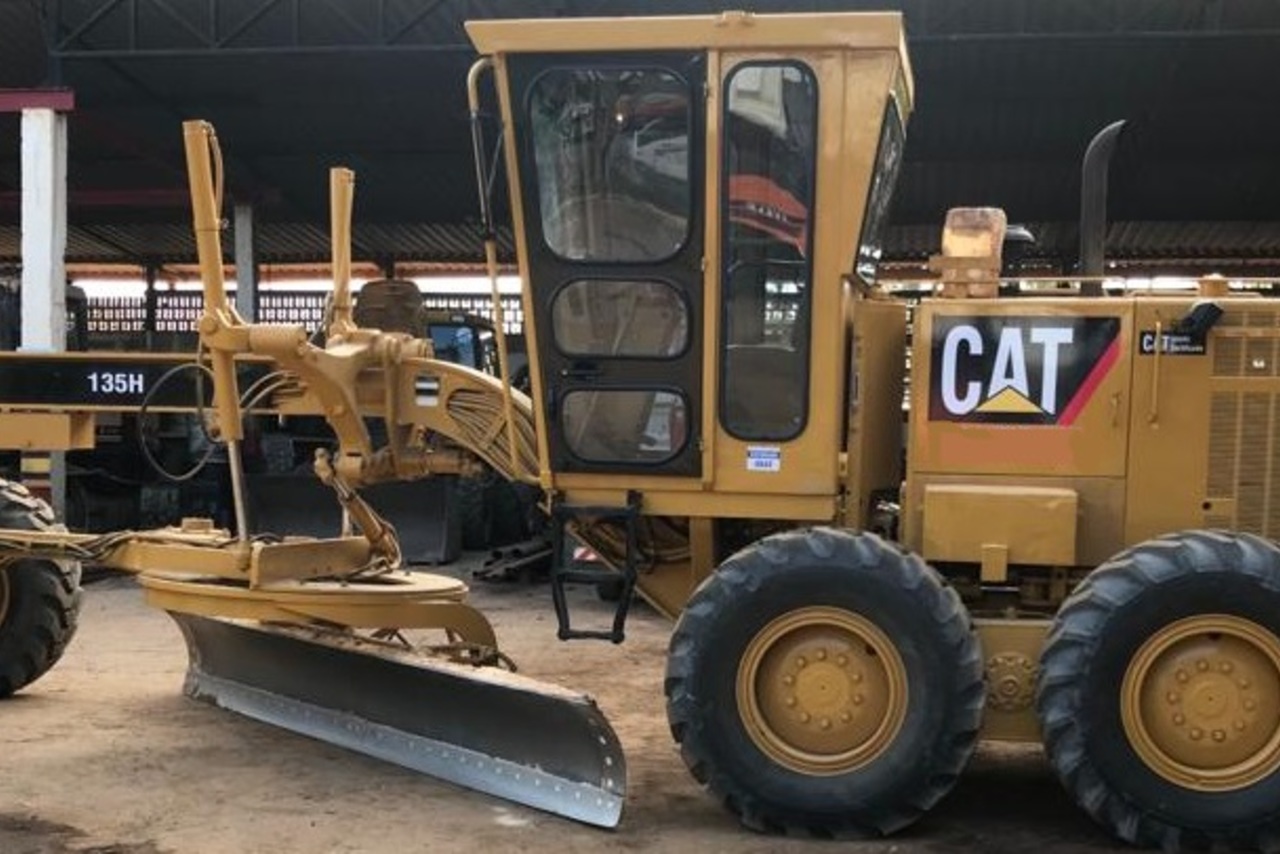 Motoniveladora Caterpillar 135 H 07/07 - Alípio Máquinas | Trucadao.com.br