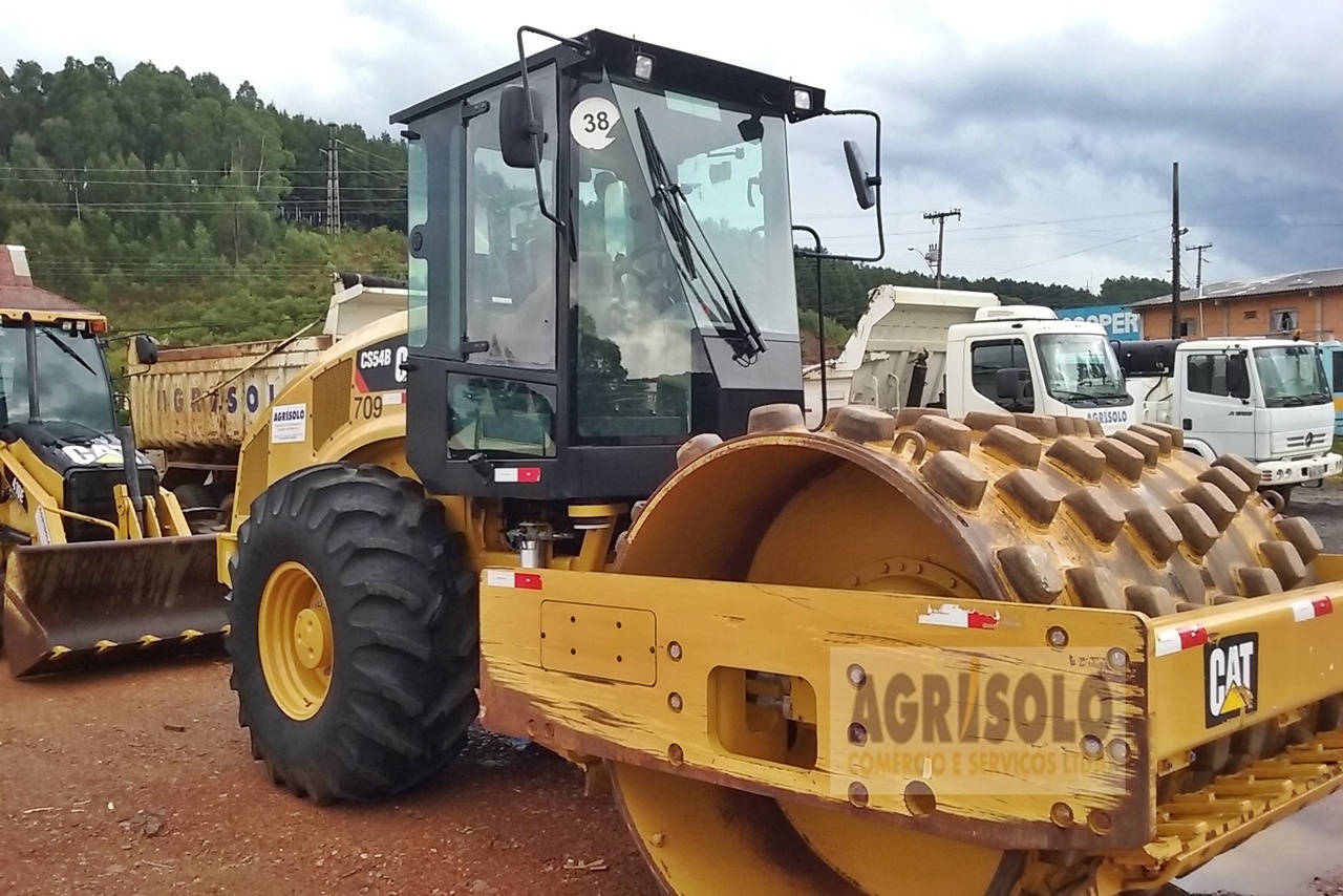 Rolo compactador Caterpillar CS54B 14/14 - Agrisolo Comércio e Serviços ...