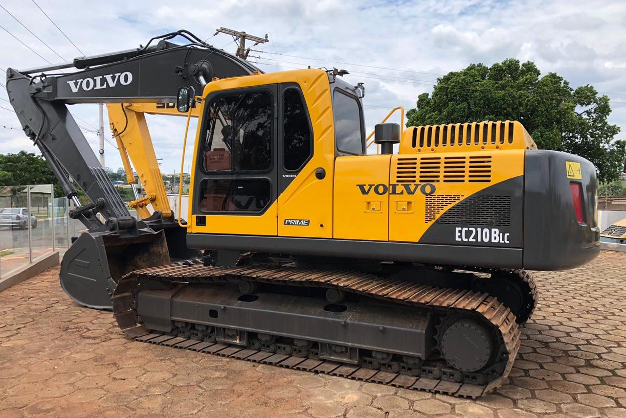 Escavadeira Volvo EC210BLC 11/11 - Nors Centro-Oeste | Trucadao.com.br