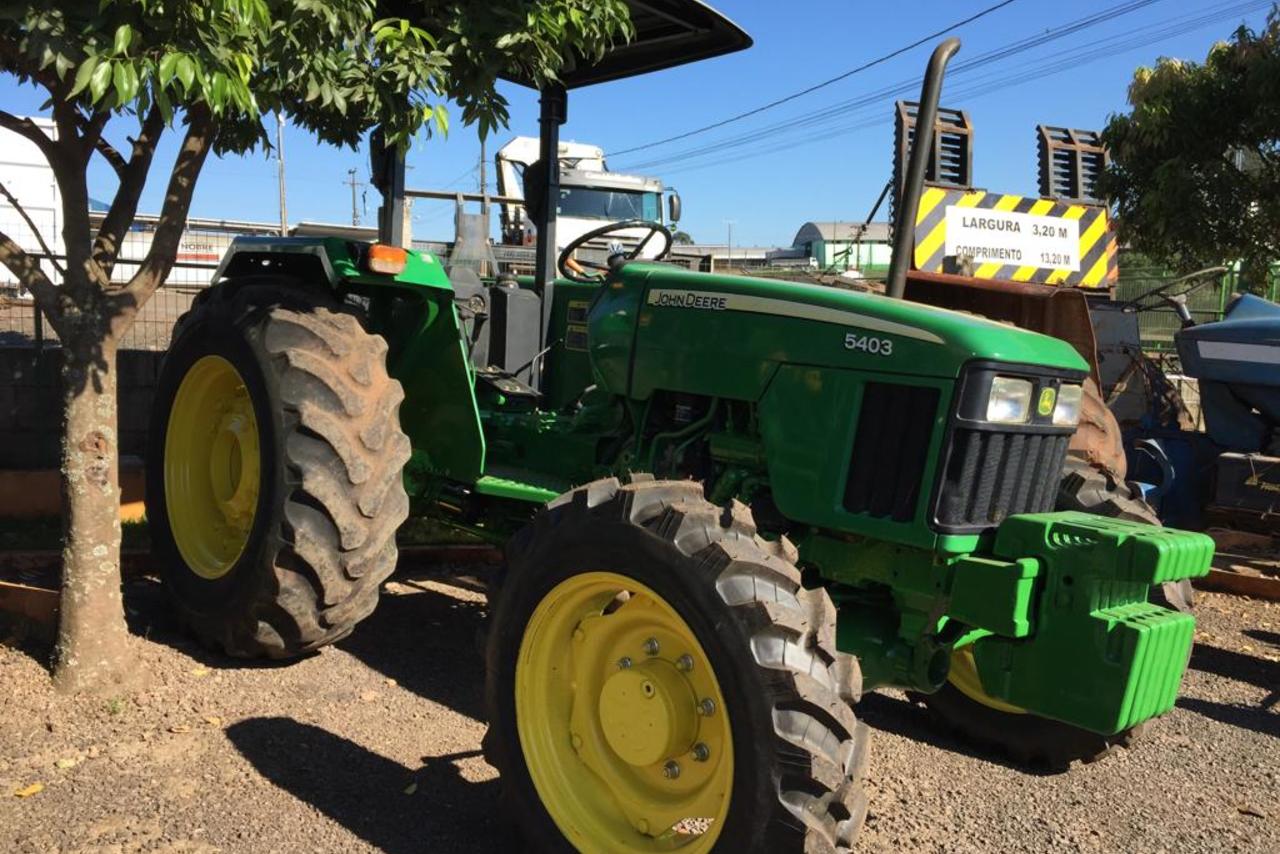 Trator John Deere 5403 09 - Foresti Tratores | Trucadao.com.br