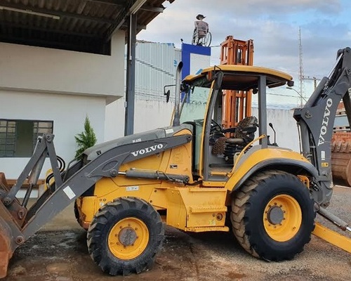 Retroescavadeira Volvo BL60B 14/14 - BHLOC | Trucadao.com.br