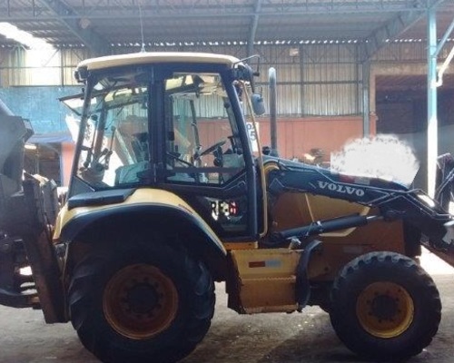 Retroescavadeira Volvo BL70 14/14 - Alípio Máquinas | Trucadao.com.br
