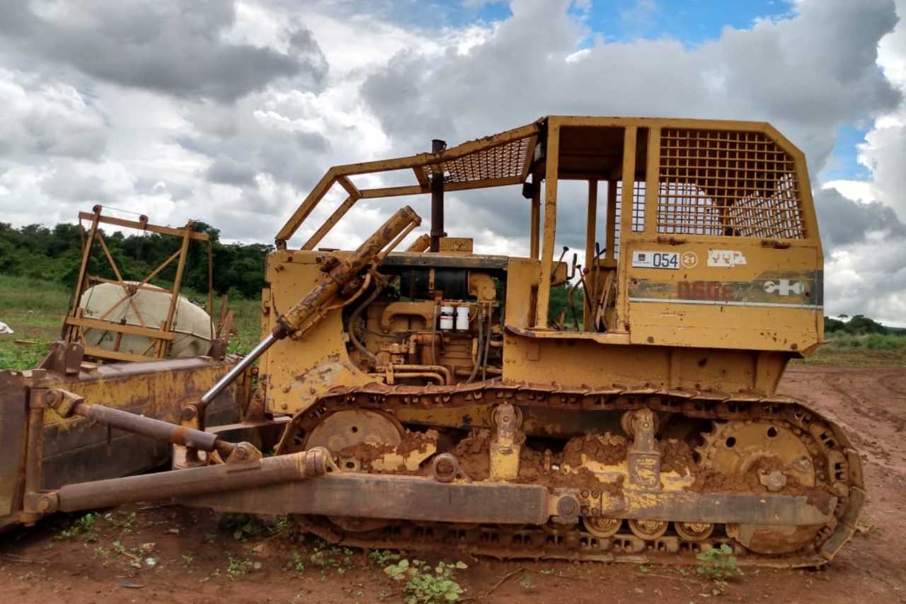 Trator de Esteiras Komatsu D60 - AB Máquinas e Tratores | Trucadao.com.br