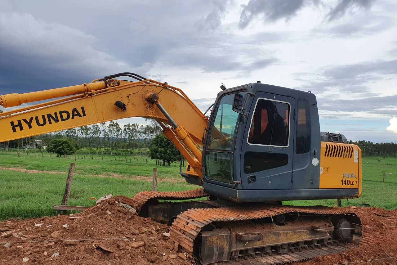 Escavadeira Hyundai R140 10/10 - LNA Máquinas | Trucadao.com.br