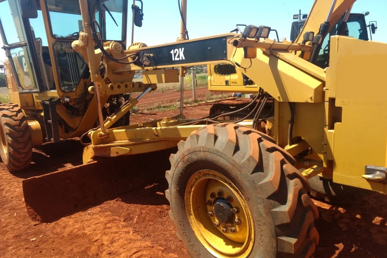 Motoniveladora Caterpillar 12K 15/15 - Alípio Máquinas | Trucadao.com.br