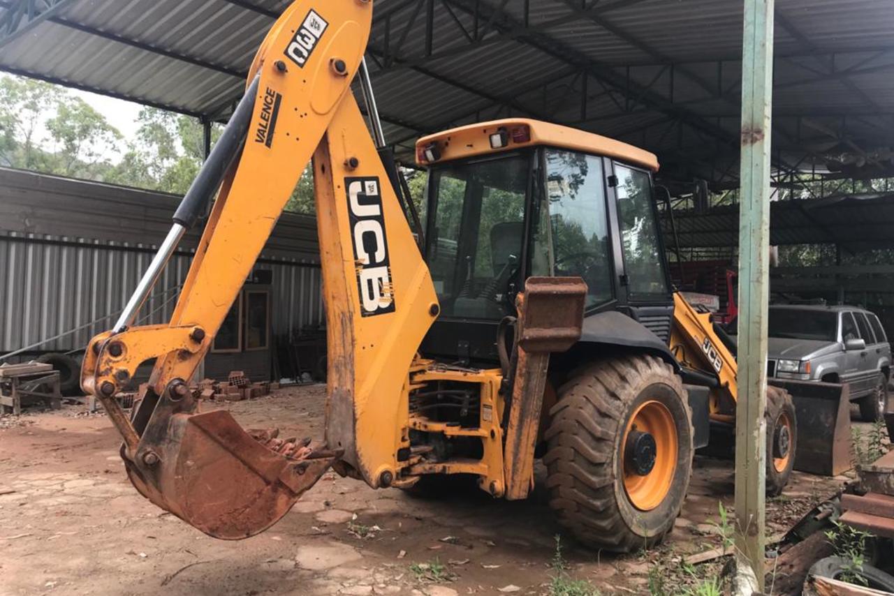 Retroescavadeira JCB JCB 3C 13/13 - BHLOC | Trucadao.com.br