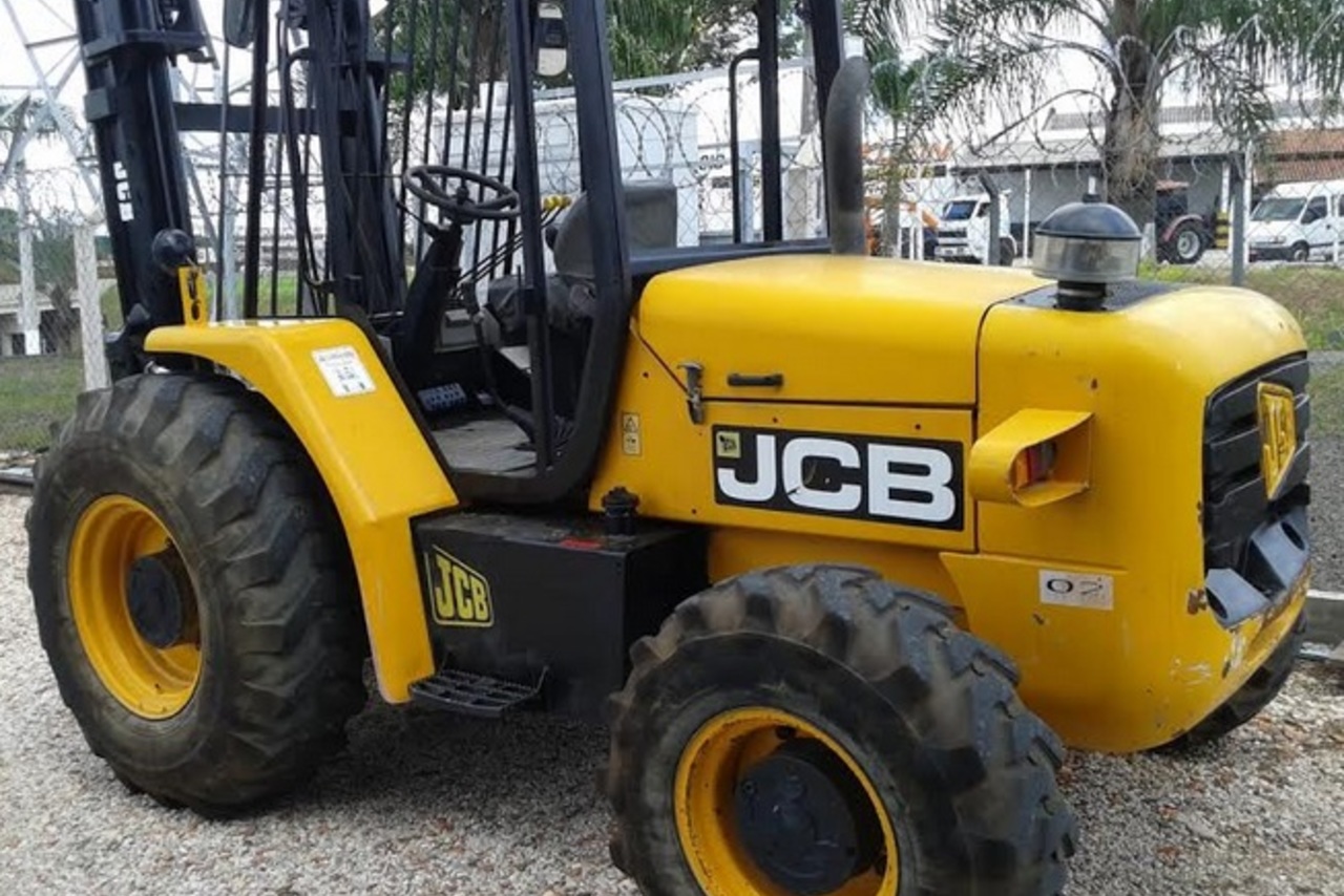 Empilhadeira JCB RTFL 940 Todo Terreno 08/08 - BHLOC | Trucadao.com.br