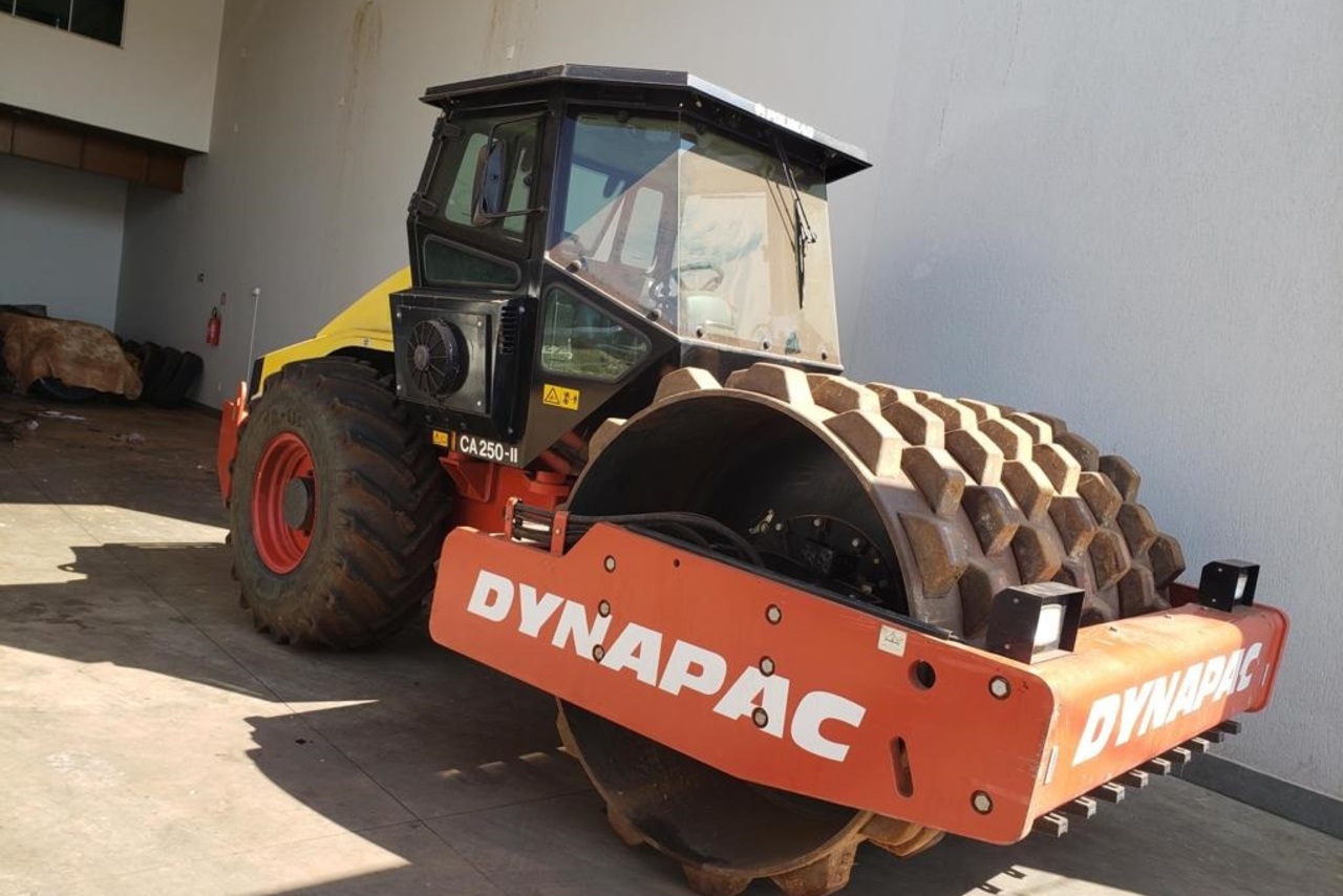 Rolo compactador Dynapac Rolo CA 250 14 - TM Tadeu Máquinas | Trucadao ...