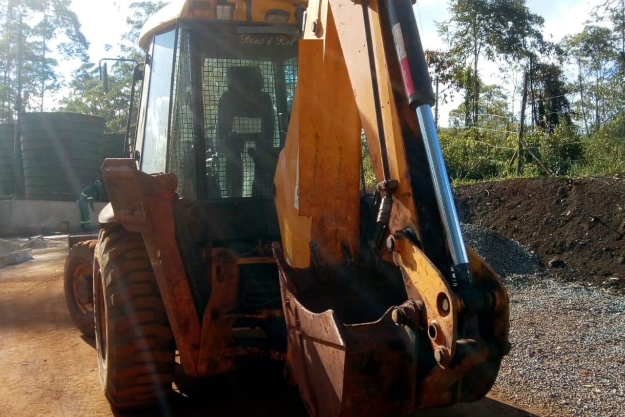 Retroescavadeira JCB 3CX 12/12 - DMU Máquinas | Trucadao.com.br