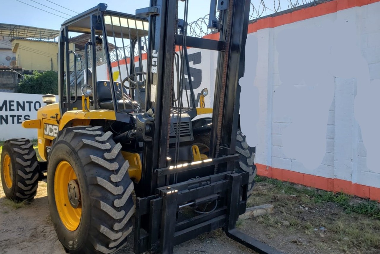 Empilhadeira JCB RTFL 940 Todo Terreno 08/08 - BHLOC | Trucadao.com.br