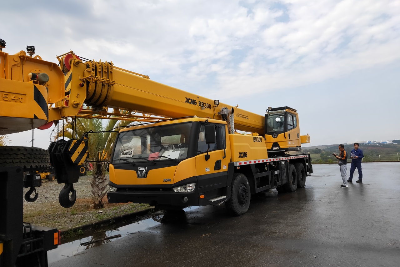Guindaste XCMG BR300 20/20 - XCMG Brasil Indústria Ltda. | Trucadao.com.br