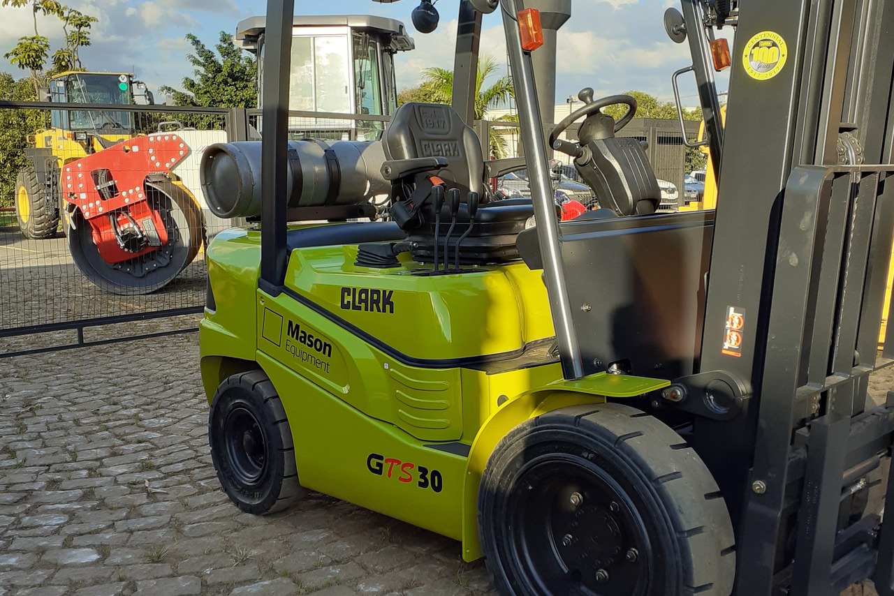 Empilhadeira Clark GTS25 20/20 - Mason Equipamentos | Trucadao.com.br