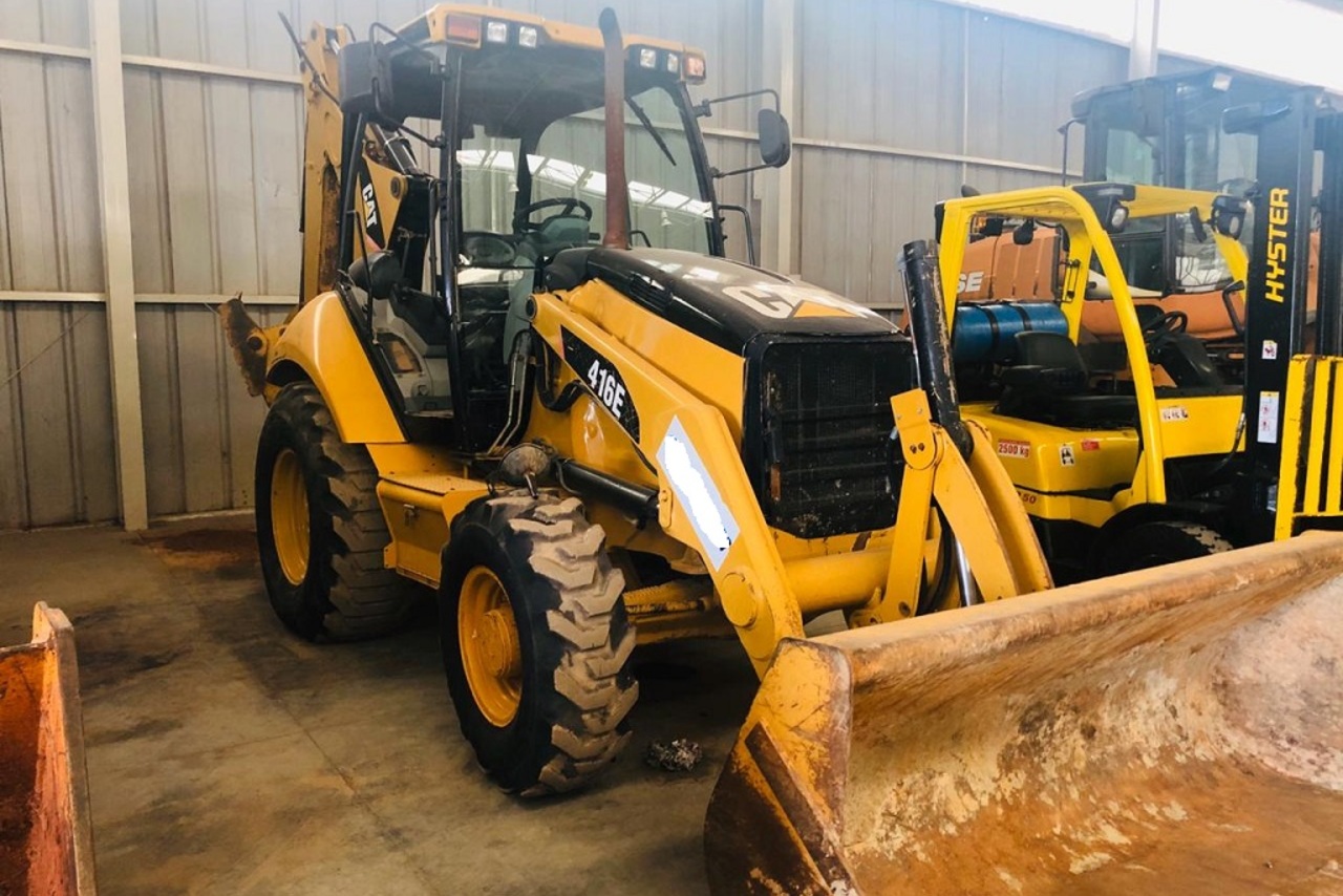 Retroescavadeira Caterpillar 416E 13/13 - Alípio Máquinas | Trucadao.com.br