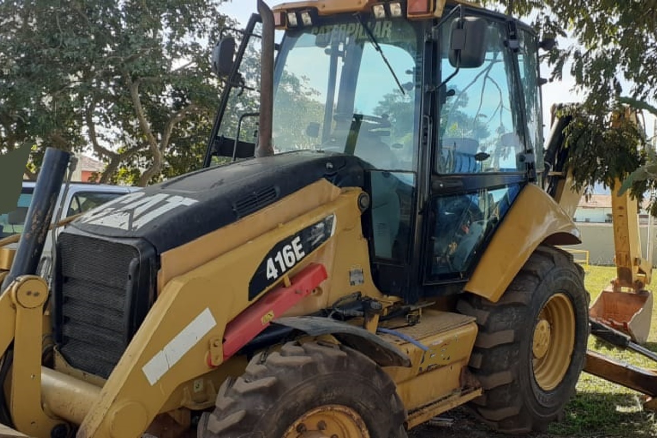 Retroescavadeira Caterpillar 416E 13/13 - Alípio Máquinas | Trucadao.com.br