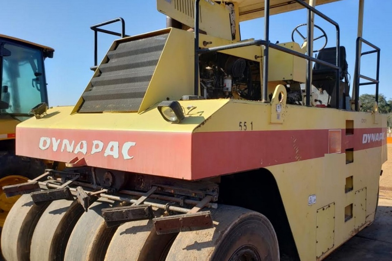 Rolo compactador Dynapac CP271 09/09 - BHLOC | Trucadao.com.br
