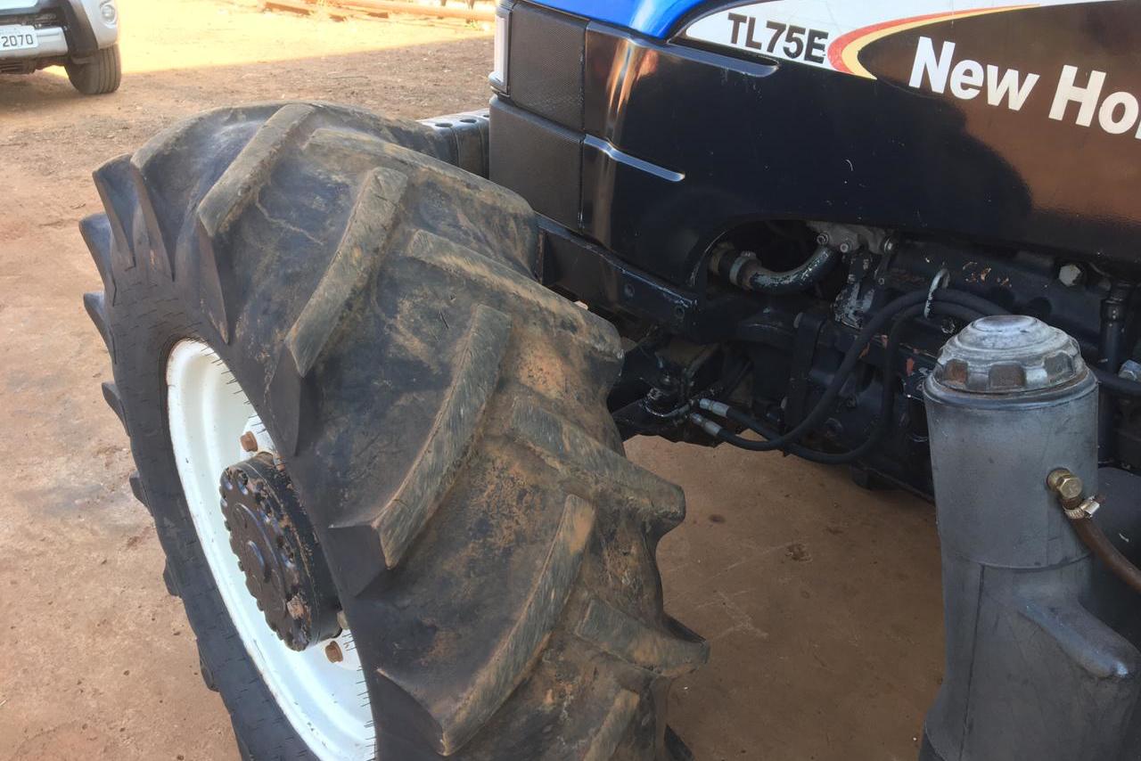 Trator New Holland TL75 04/04 - Vmaq Tratores | Trucadao.com.br