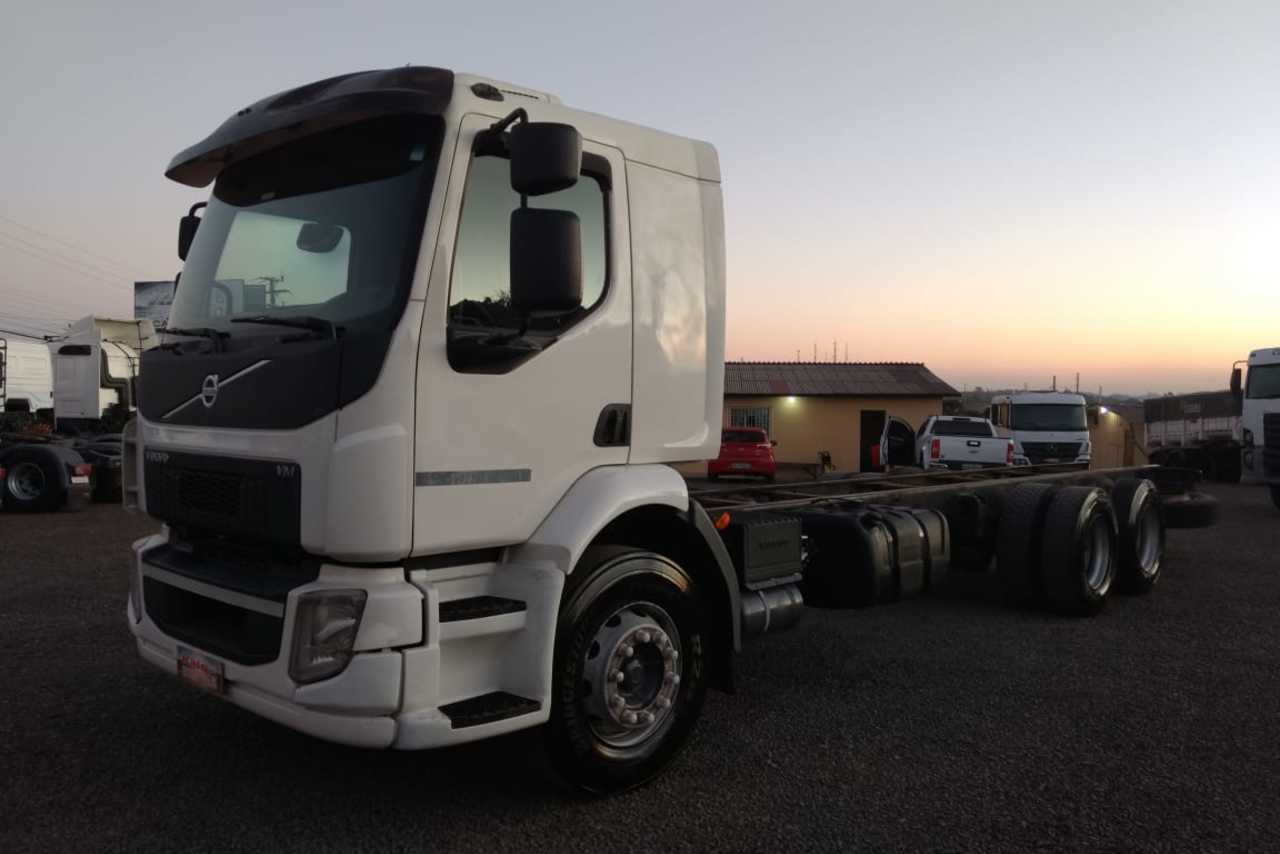 Caminhão Volvo VM 270 15/15 - Kaio Caminhões | Trucadao.com.br