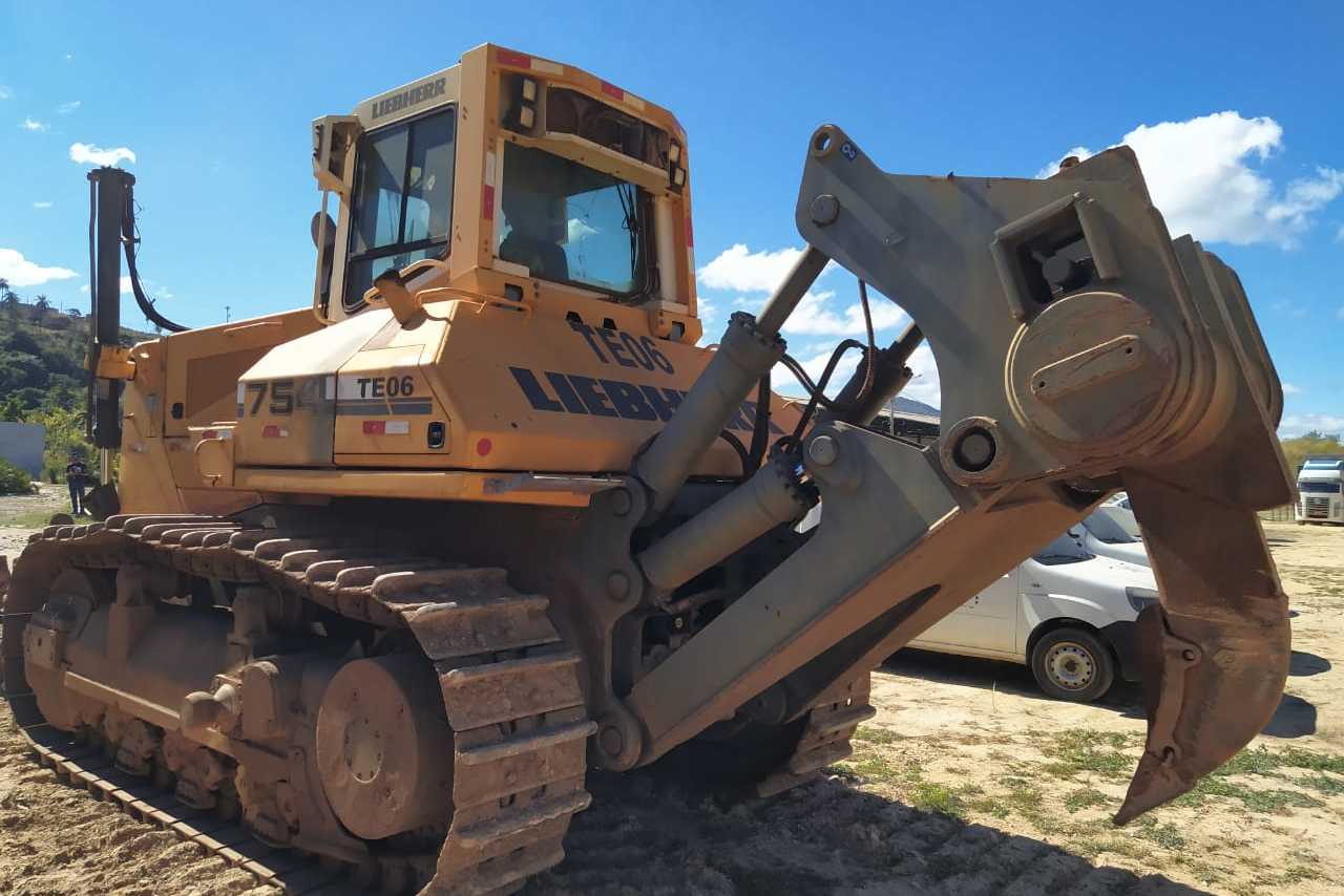 Trator de Esteiras Liebherr PR 754 11/11 - Alípio Máquinas | Trucadao ...
