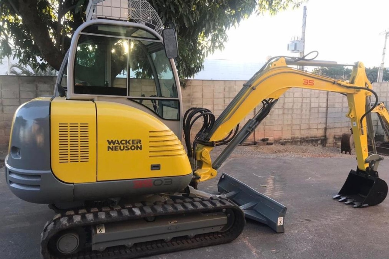 Mini Escavadeira Wacker Neuson 3503 08/08 - Alípio Máquinas | Trucadao ...