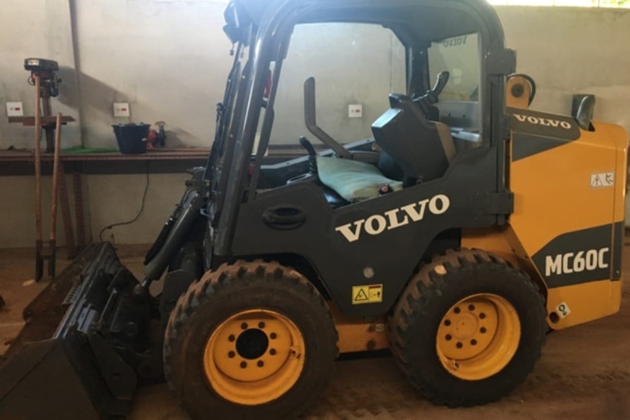 Mini Carregadeira Volvo MC60 13/13 - Alípio Máquinas | Trucadao.com.br
