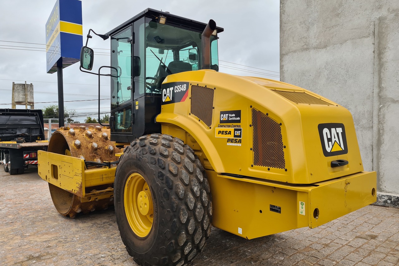 Rolo compactador Caterpillar CS54B 14/14 - Birmaq Equipamentos Ltda ...