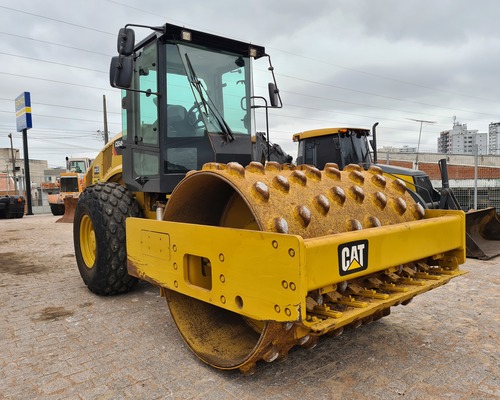 Rolo compactador Caterpillar CS54B 14/14 - Birmaq Equipamentos Ltda ...