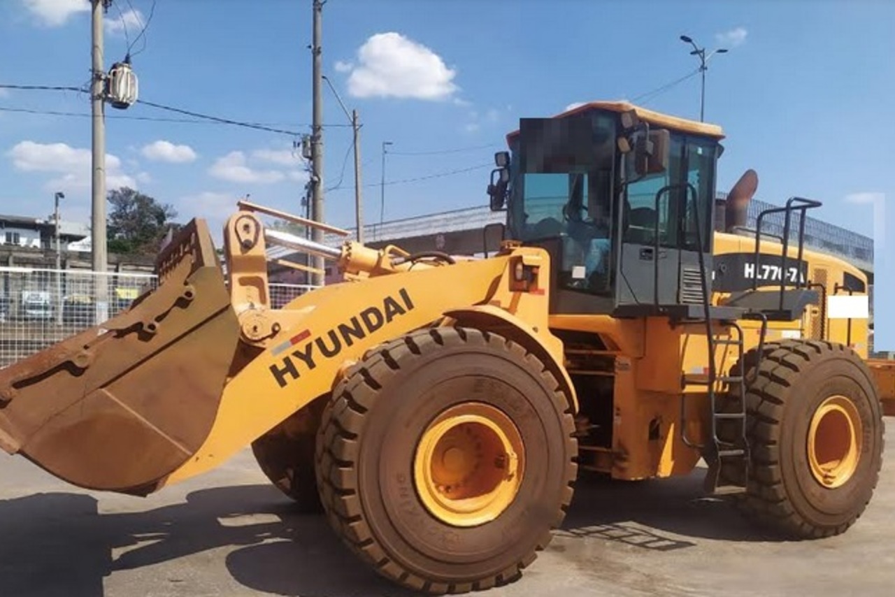 Pá carregadeira Hyundai 770-9S 13/13 - BHLOC | Trucadao.com.br