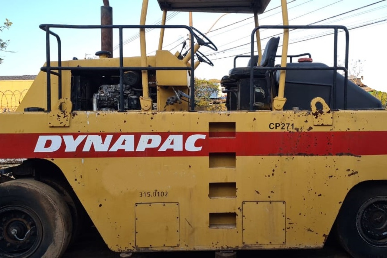 Rolo compactador Dynapac CP271 01/01 - Alípio Máquinas | Trucadao.com.br