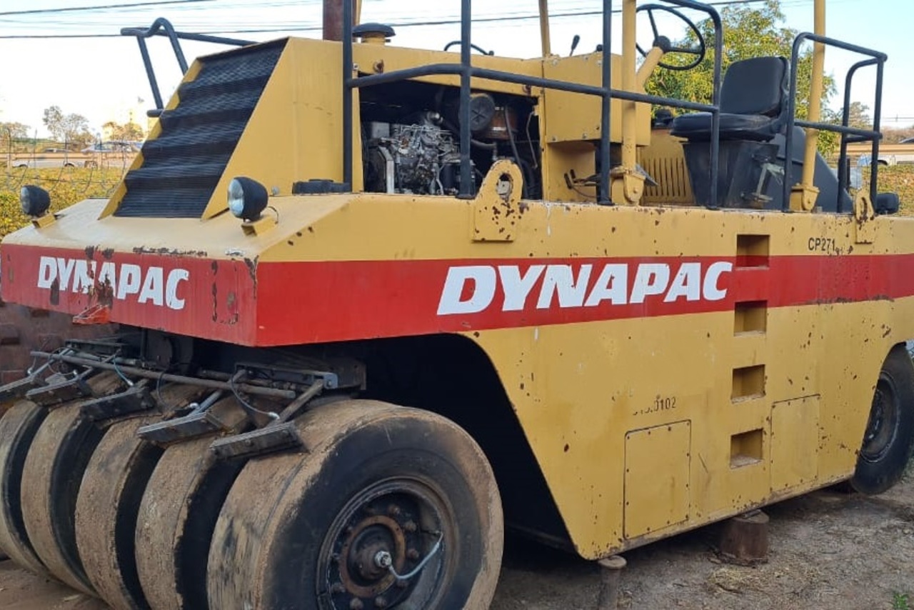 Rolo compactador Dynapac CP271 01/01 - Alípio Máquinas | Trucadao.com.br