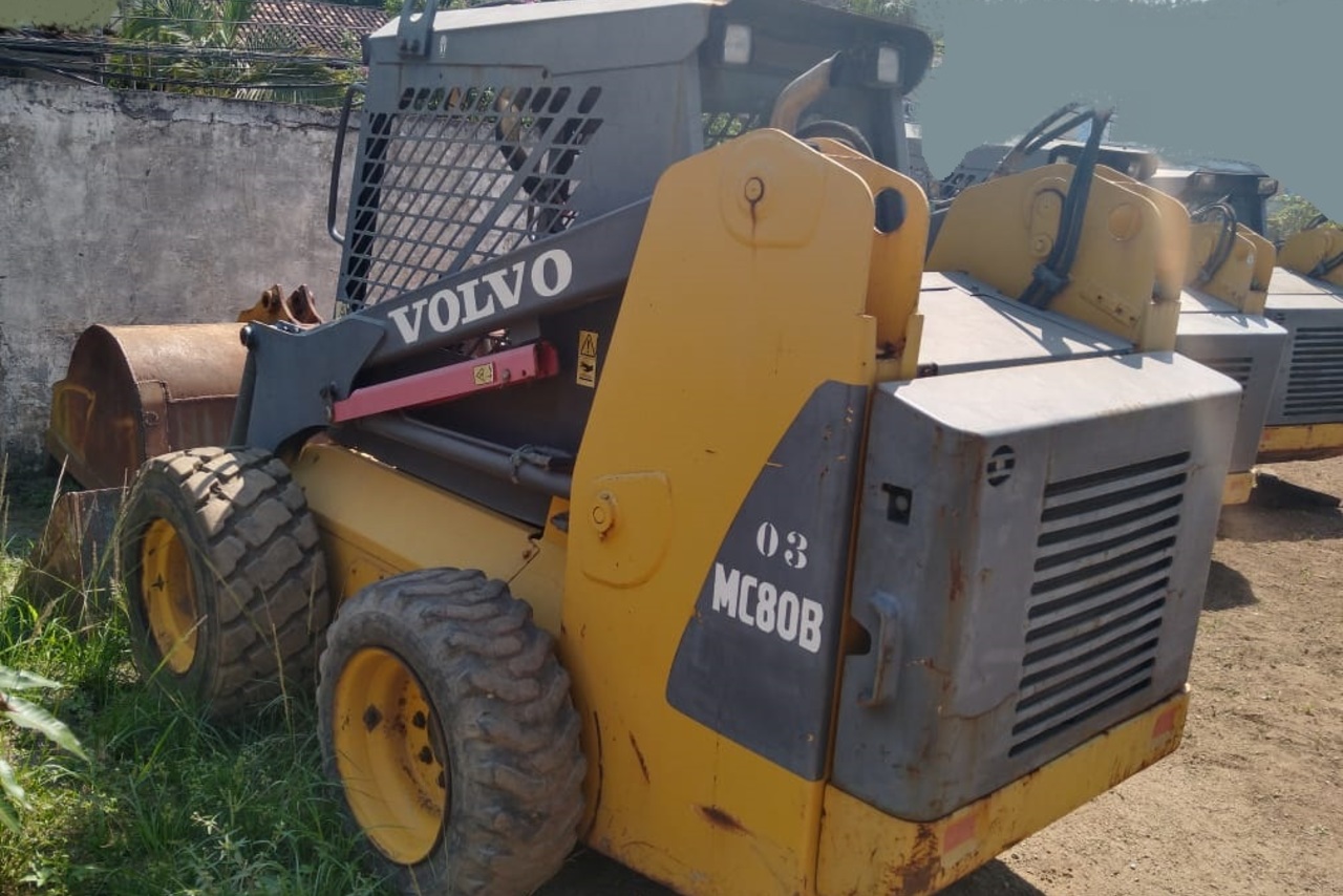 Mini Carregadeira Volvo MC 80B 11/12 - Alípio Máquinas | Trucadao.com.br