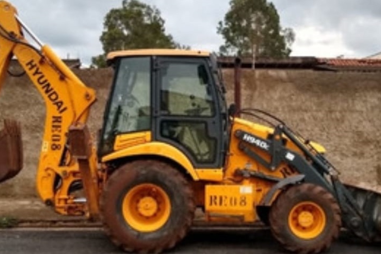 Retroescavadeira Hyundai H940C - Alípio Máquinas | Trucadao.com.br