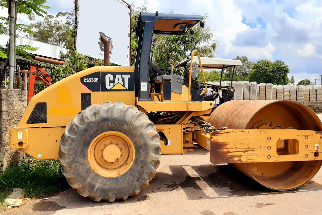 Rolo compactador Caterpillar CS533E 08/08 - Ldl - Gestao de Negocios e ...