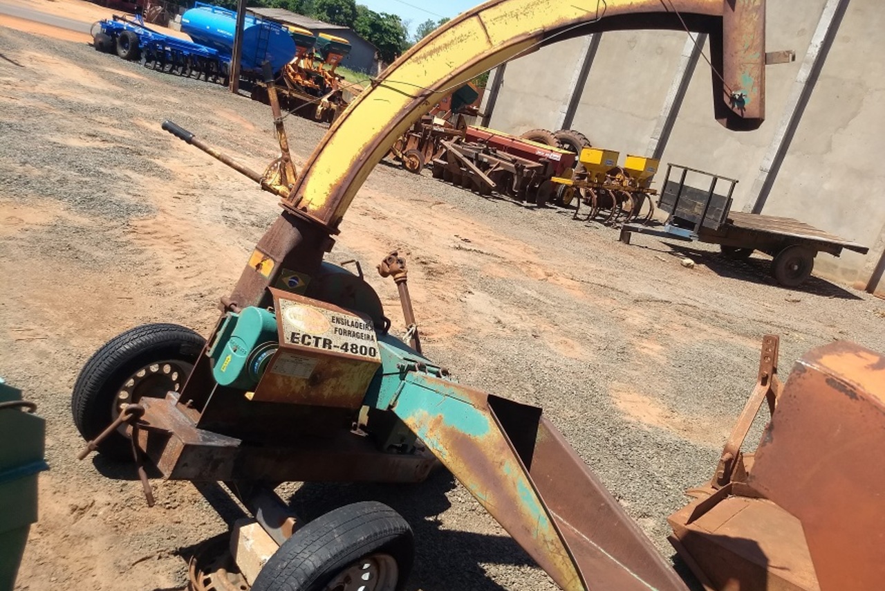 Ensiladeira Cremasco ECTR 4800 01/01 - Implementos Tamboara | Trucadao.com.br