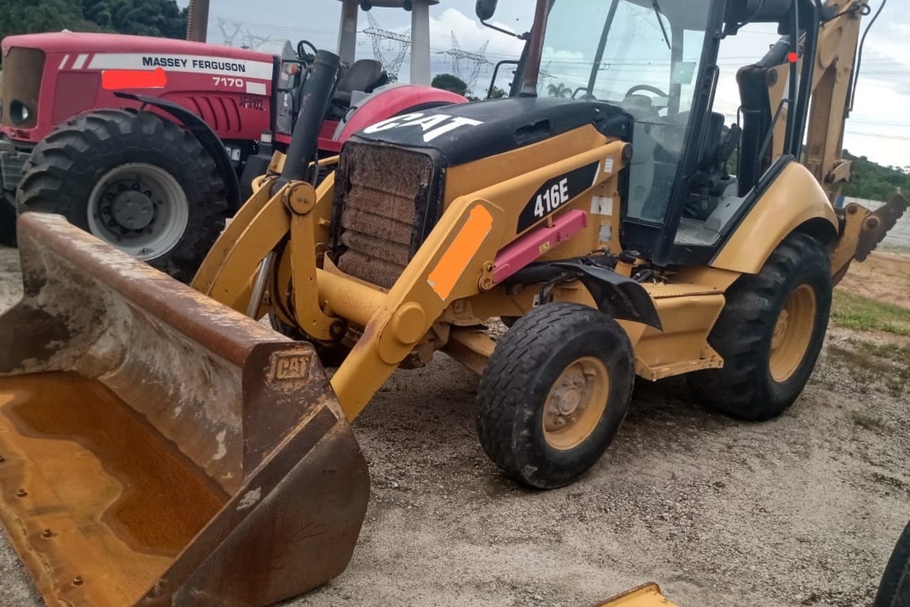Retroescavadeira Caterpillar 416E 10/10 - Alípio Máquinas | Trucadao.com.br