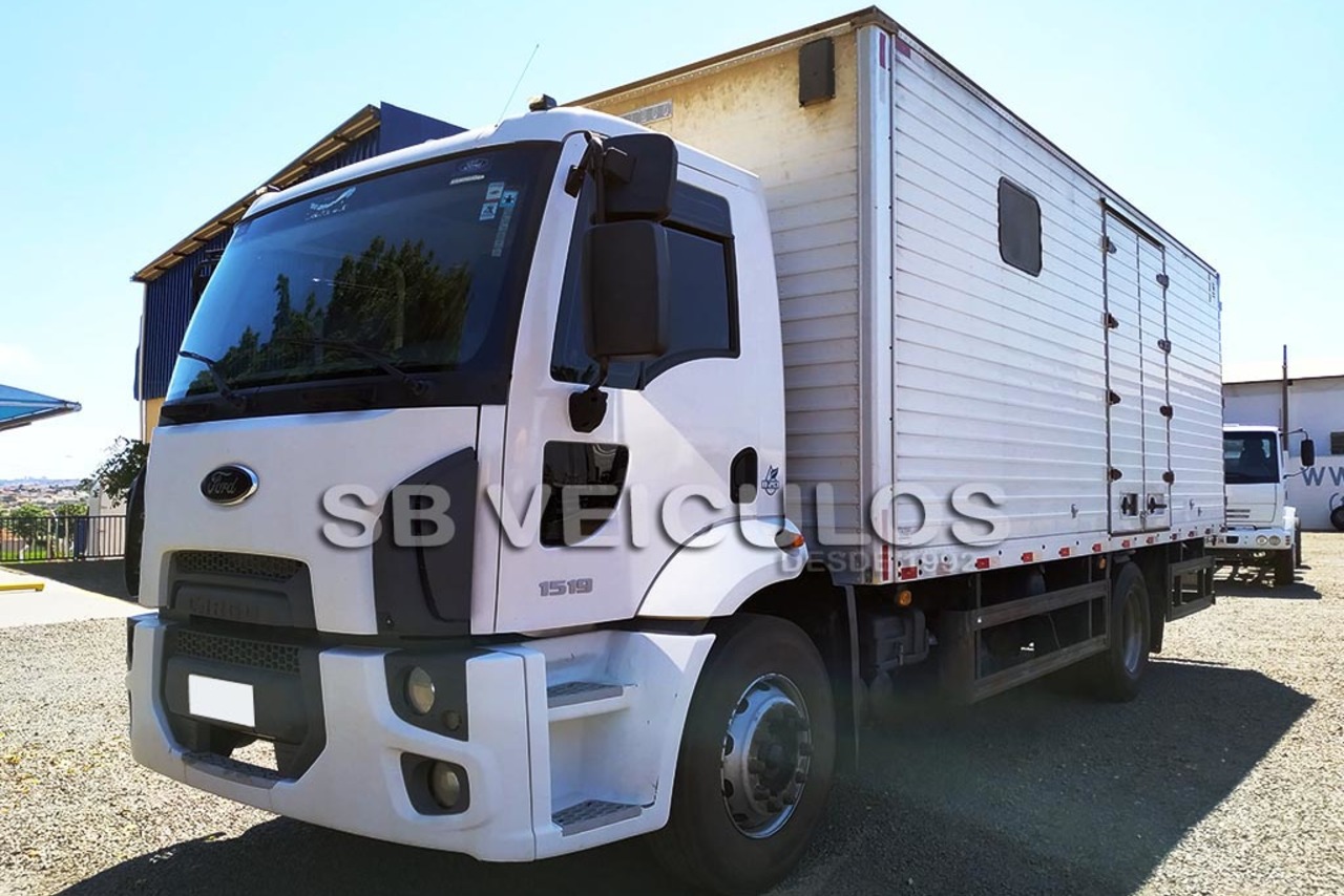 Caminhão Ford Cargo 1519 14/15 - SB Veículos | Trucadao.com.br