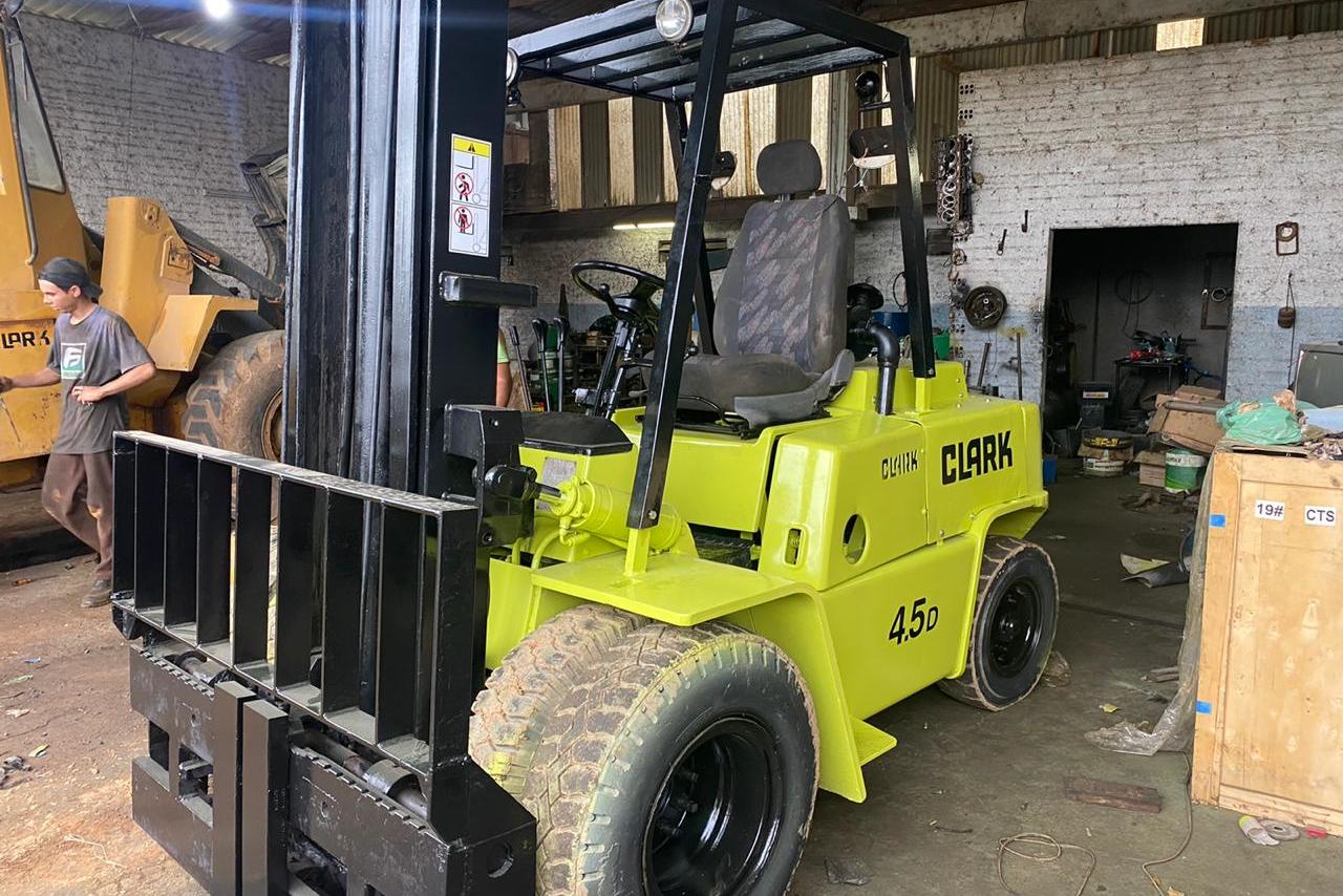 Empilhadeira Clark C45 89/89 - Edmaq Comércio de Máquinas e Caminhões ...
