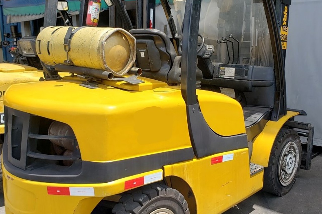 Empilhadeira Yale GP090VX 14/14 - BHLOC | Trucadao.com.br