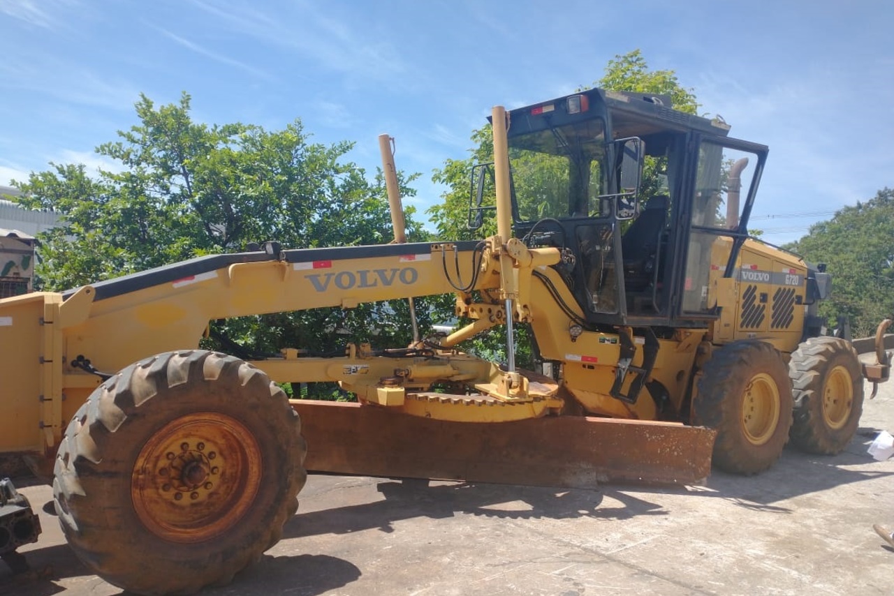 Motoniveladora Volvo G720 02/02 - BHLOC | Trucadao.com.br