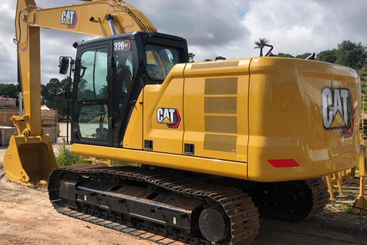 Escavadeira Caterpillar 320GC 21/21 - BHLOC | Trucadao.com.br