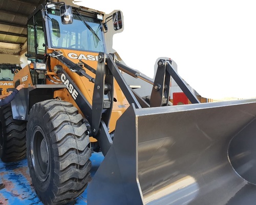 Pá carregadeira Case W20F 21/21 - Alípio Máquinas | Trucadao.com.br