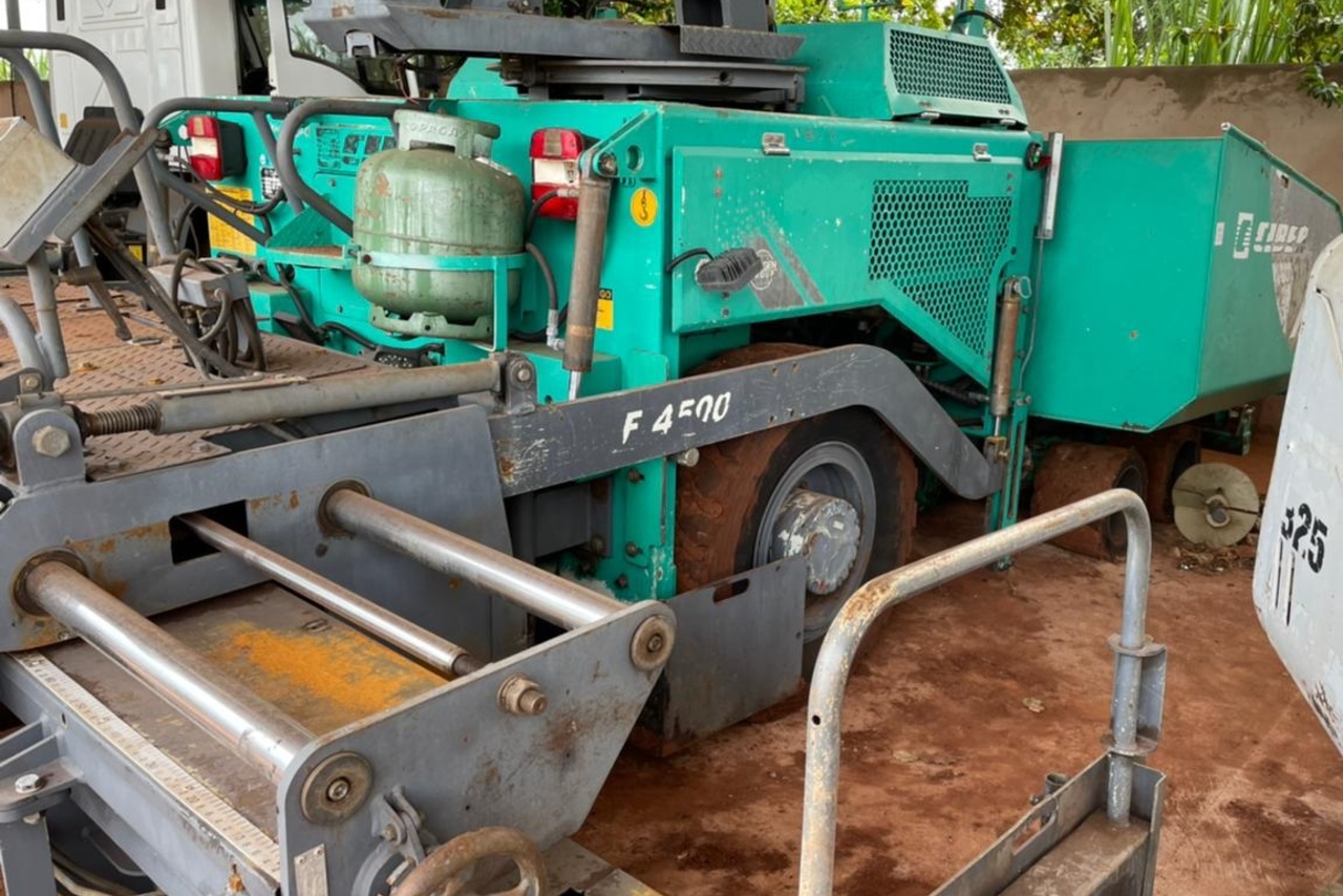 Vibroacabadora Ciber AF 4500 13/13 - Alípio Máquinas | Trucadao.com.br