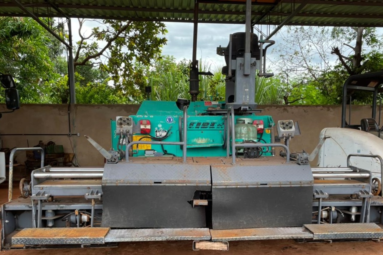 Vibroacabadora Ciber AF 4500 13/13 - Alípio Máquinas | Trucadao.com.br