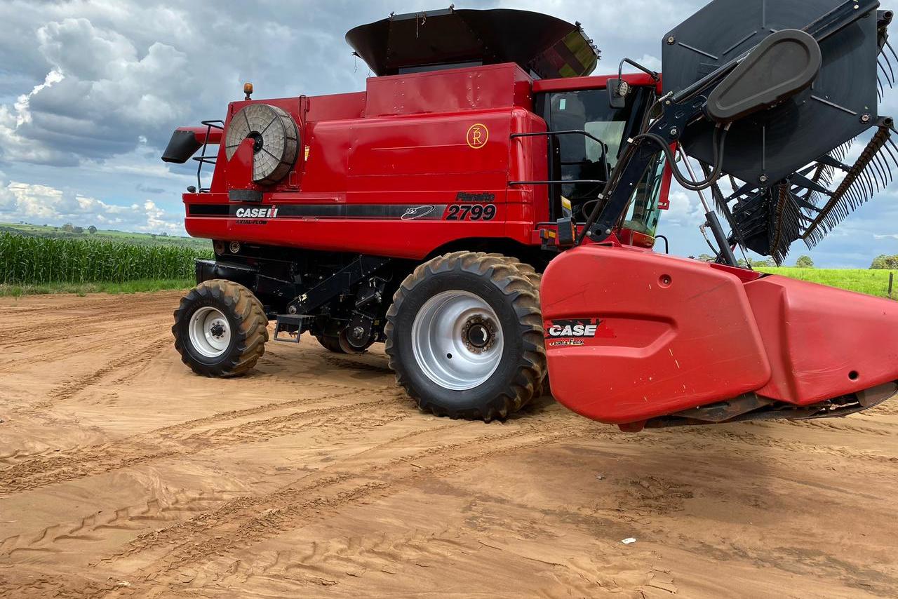 Colheitadeira Case 2799 12/12 - MS Máquinas Agrícolas Ltda | Trucadao ...