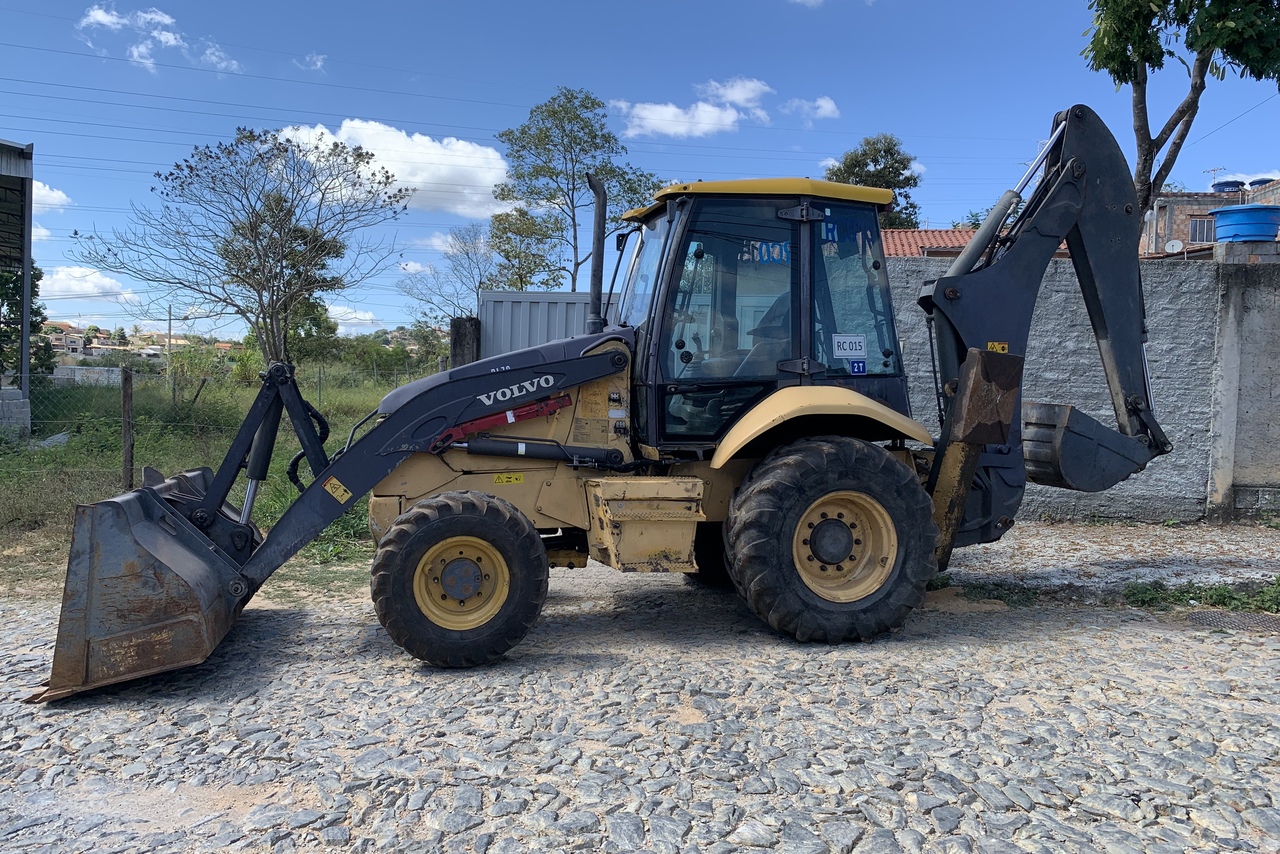 Retroescavadeira Volvo BL70 12/12 - Ldl - Gestao de Negocios e ...