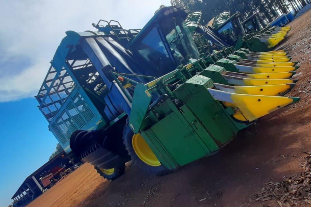 Colheitadeira John Deere 7660 12/12 - Agromak Máquinas Agrícolas ...