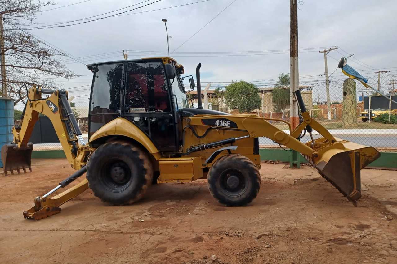 Retroescavadeira Caterpillar 416E 15/15 - Delta Máquinas | Trucadao.com.br