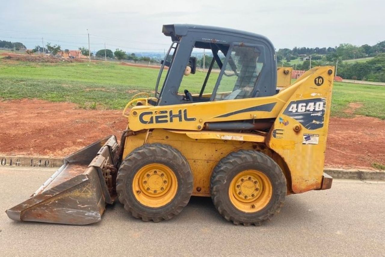 Mini Carregadeira Gehl 4640 12 - Bruto Equipamentos | Trucadao.com.br