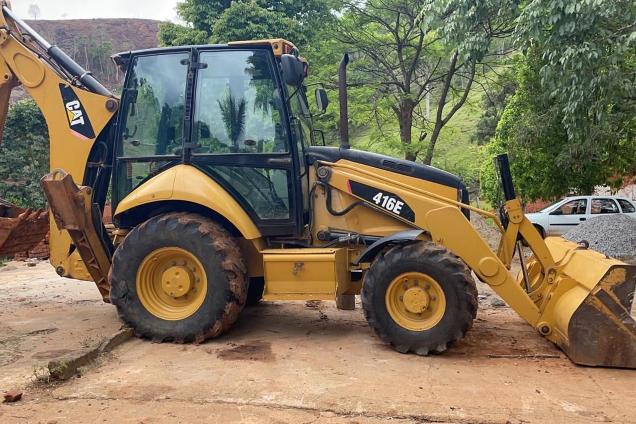 Retroescavadeira Caterpillar 416E 13/13 - Premium Tratores | Trucadao.com.br