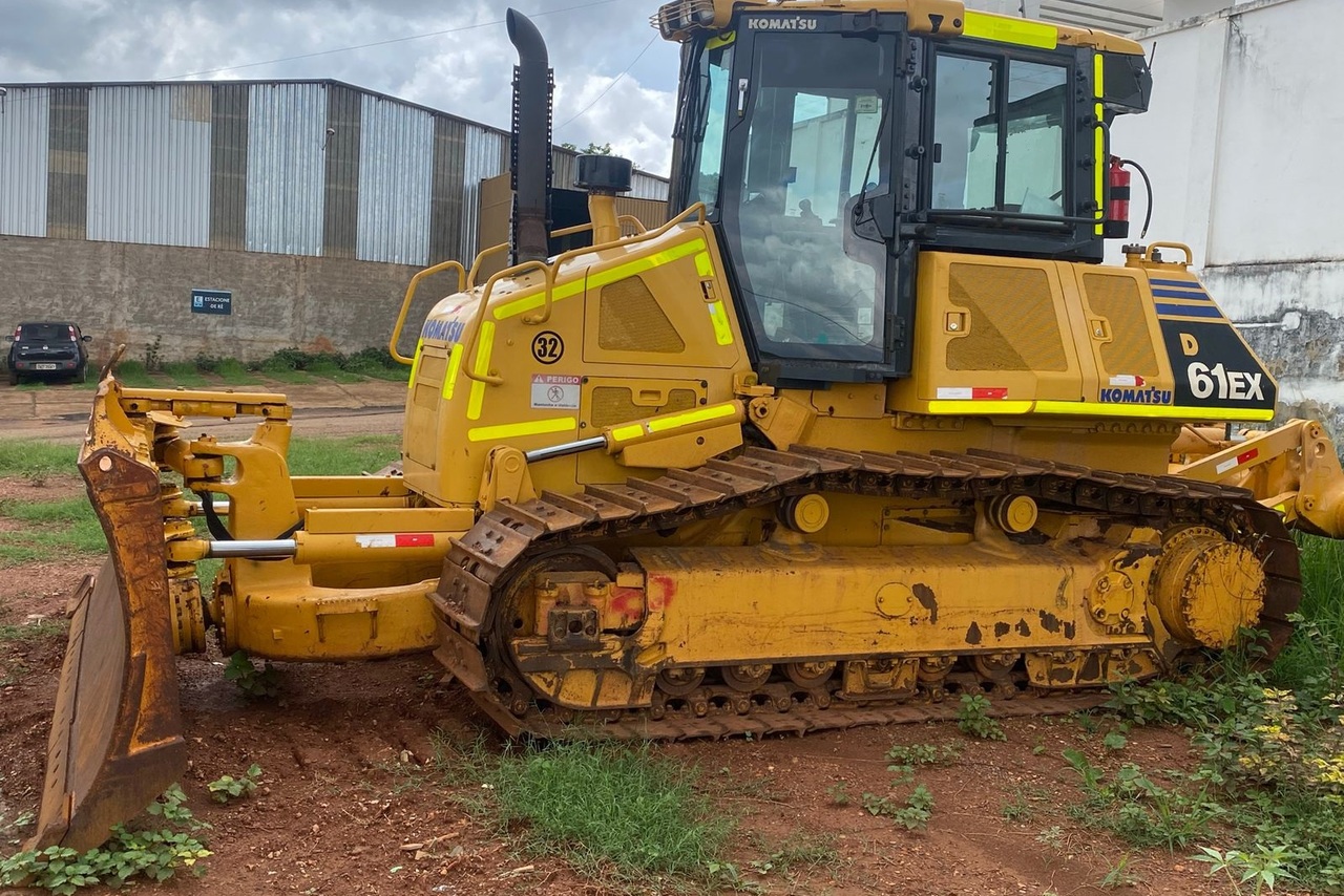 Trator de Esteiras Komatsu D61-EX 17/17 - BHLOC | Trucadao.com.br